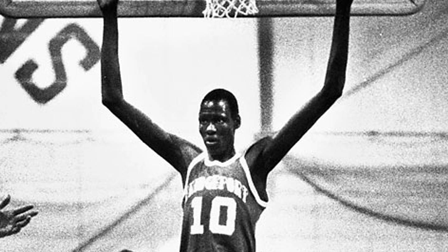 Manute Bol: Classic Photos - SI Kids: Sports News for Kids, Kids Games ...