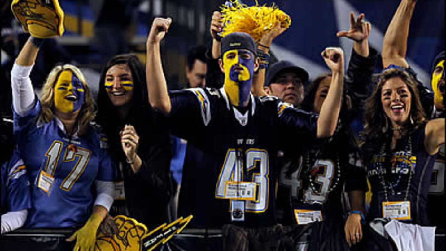 Professional Fans vs. High School Fans - SI Kids: Sports News for Kids ...