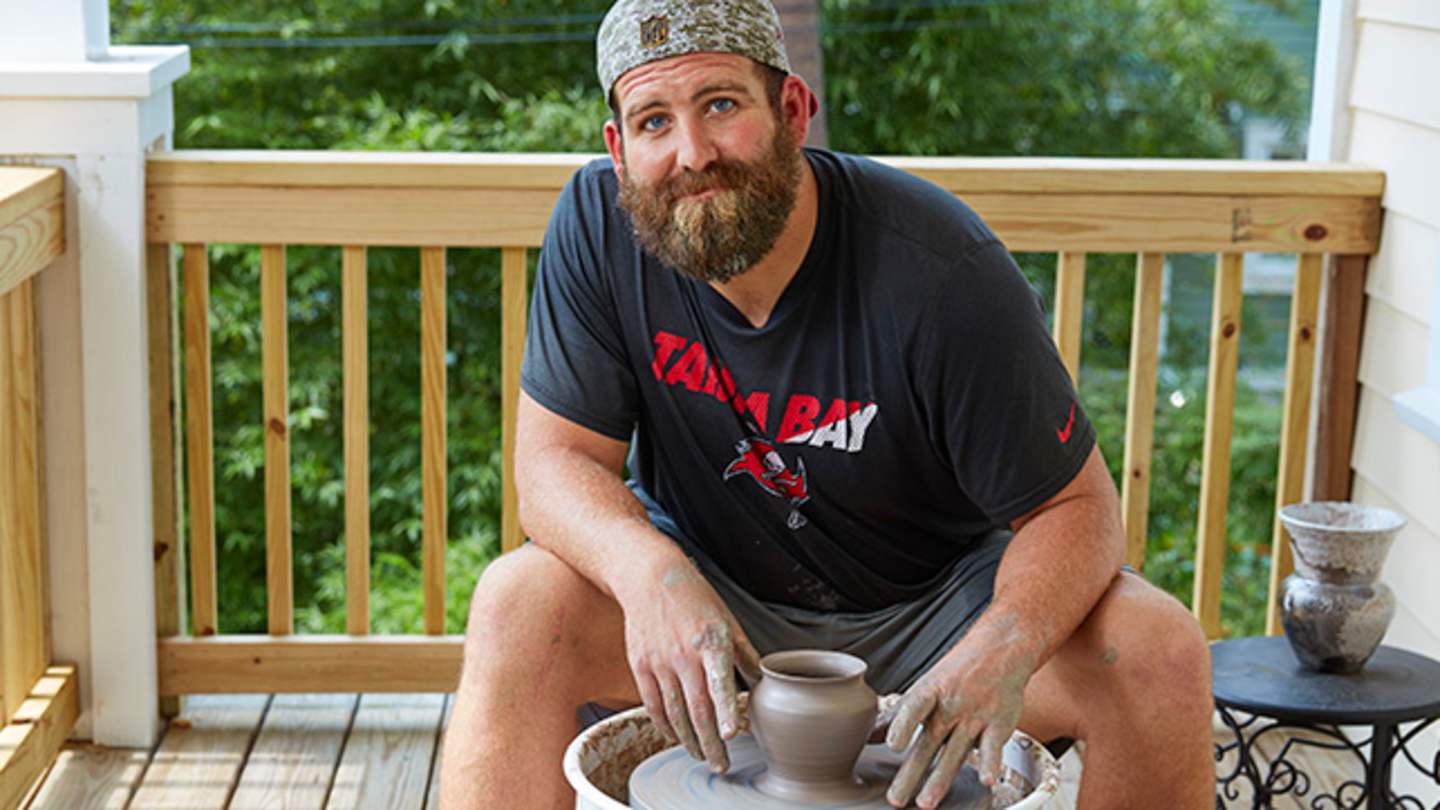 Buccaneers Center Joe Hawley Finds Peace in Ceramics - SI Kids: Sports ...