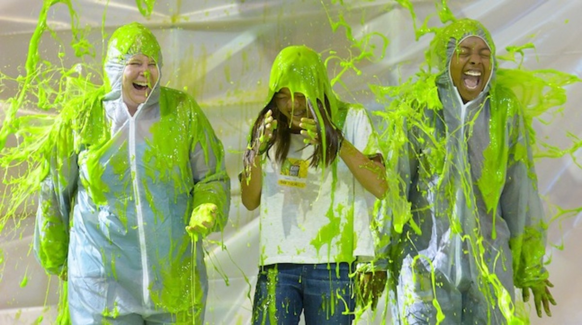 Kid Reporter Tests Slime Ahead of Nickelodeon Awards Show - SI Kids ...