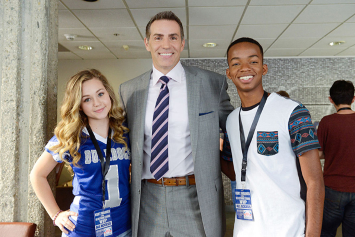 Exclusive Images of Super Bowl MVP Kurt Warner on "Bella & the Bulldogs ...
