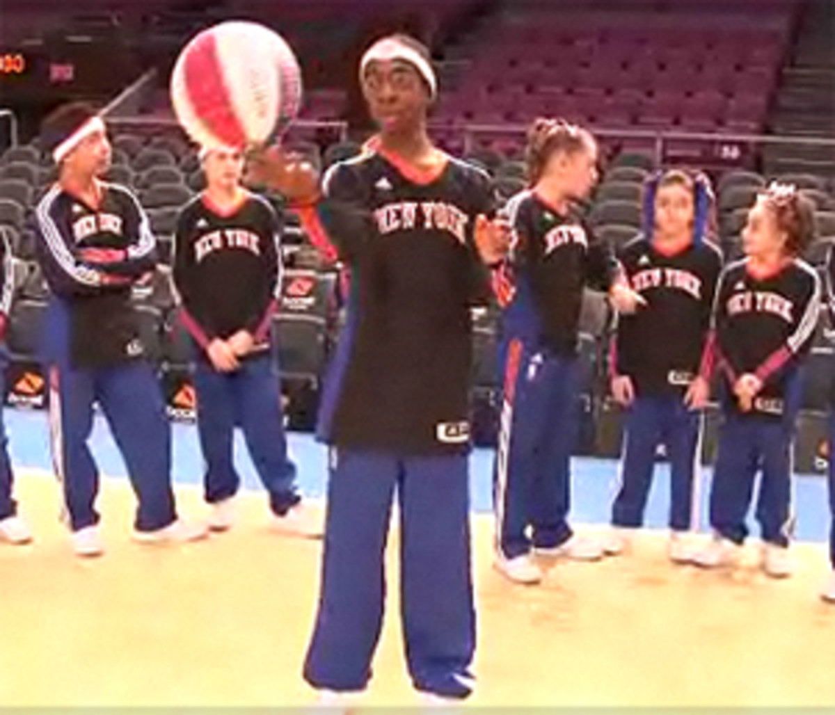 Knicks City Kids Do Their Best Harlem Globetrotters Impressions - SI ...